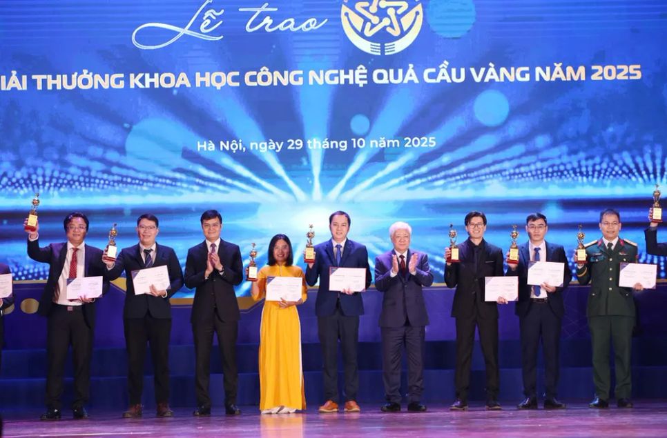 Vinh danh 10 nhà khoa học trẻ đoạt Giải thưởng Quả cầu vàng năm 2025 ...