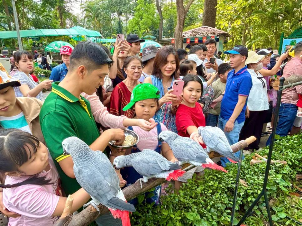 Hơn 1,2 triệu lượt khách tham quan TPHCM dịp Tết Dương lịch 2026 - Đầu ...