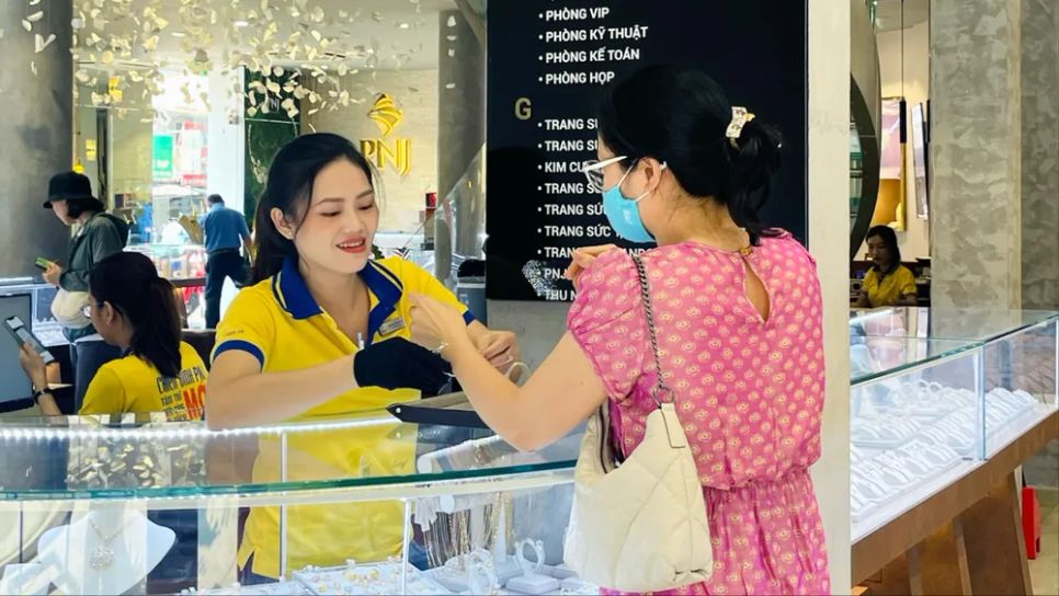 Chiều 1-6, giá vàng trong nước giảm 500.000 đồng/lượng - Đầu Tư Từ Đâu